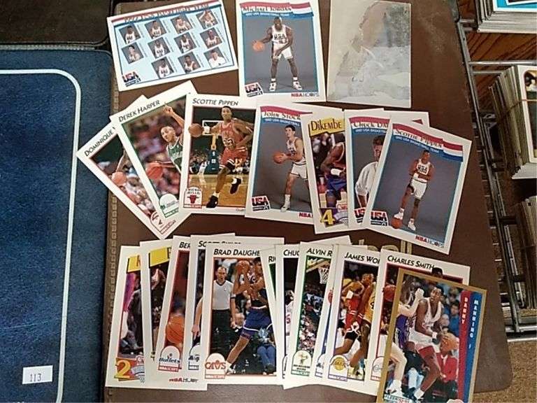 Assorted stack of basketball cards, Michael Jordan, Scottie Pippen ...