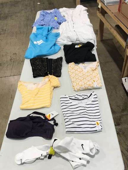 Men’s/Woman’s Clothing Assortment & Sizes-approximately 10 pieces ...