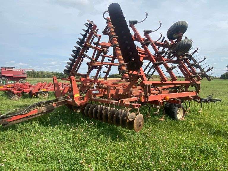 Case IH 4200 Chisel Plow, 26’ - Metzger Property Services, LLC