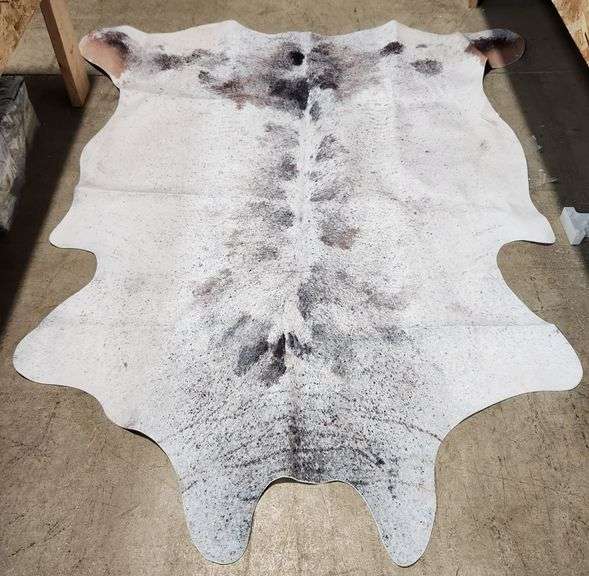 Cow fur rug 6' x 5' - Metzger Property Services, LLC