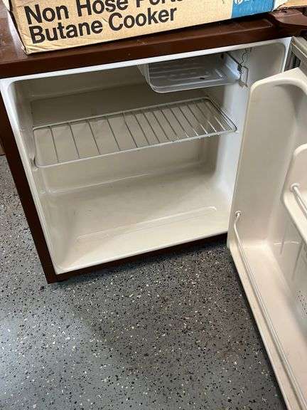 Butane cooker model b-9, and dorm refrigerator 18x19x20" - Metzger ...