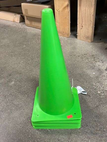 Alyoen 7 Pack Traffic Safety Cones, 15 Inch Orange Parking Cones ...