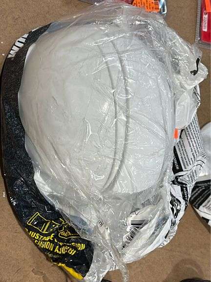 3M White Safety Hard Hat - Metzger Property Services, LLC