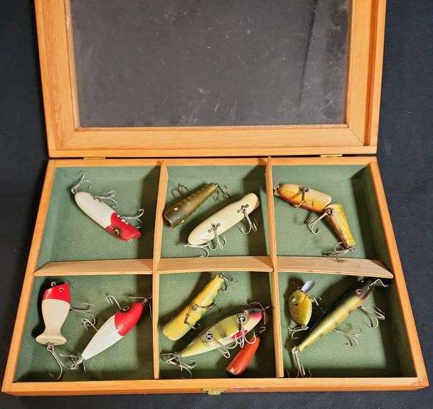 6-Compartment Wooden Display Box w/ 10 Fishing Lures 15" x 11 ...