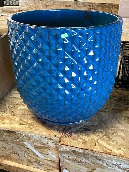 18 in. Blue Pinequilt Ceramic Planter by Trendspot,has chips in the top ...
