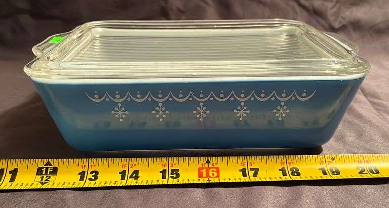 Pyrex Blue Snowflake Garland covered refrigerator container 1 1/2 qt ...