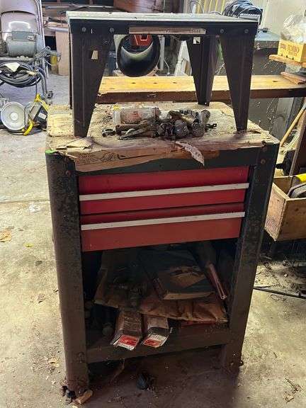 router Table, Tool cabinet and contents 24x18x33" - Metzger Property ...