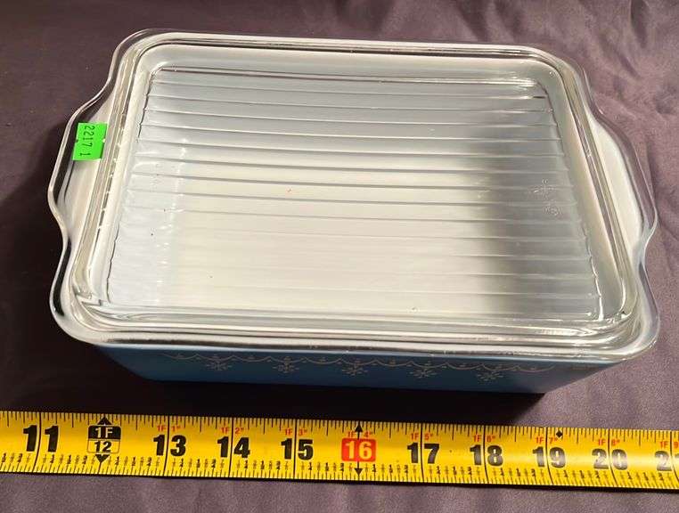 Pyrex Blue Snowflake Garland covered refrigerator container 1 1/2 qt ...