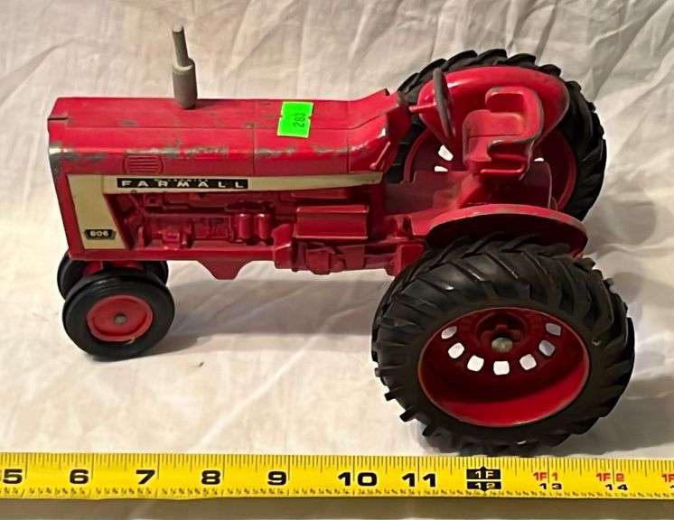 Farmall 806 diecast metal toy tractor replica - Metzger Property ...