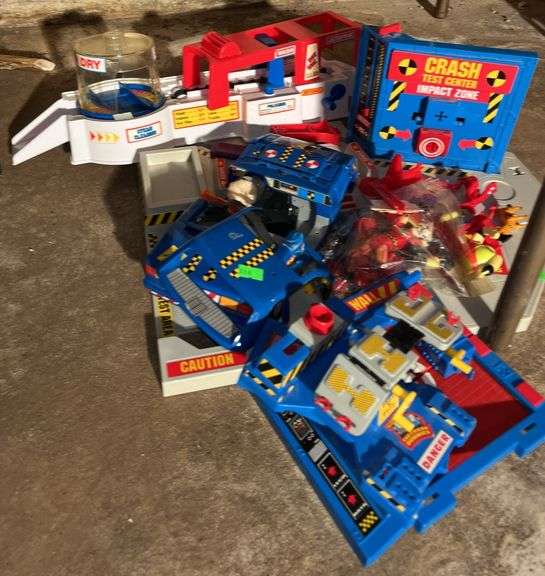 Crash test toys and misc contents as shown in pictures - Metzger ...