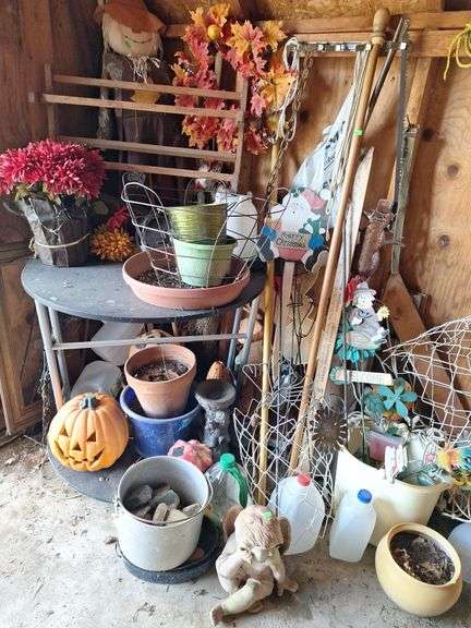 Garden Décor and misc contents as shown in pictures - Metzger Property ...