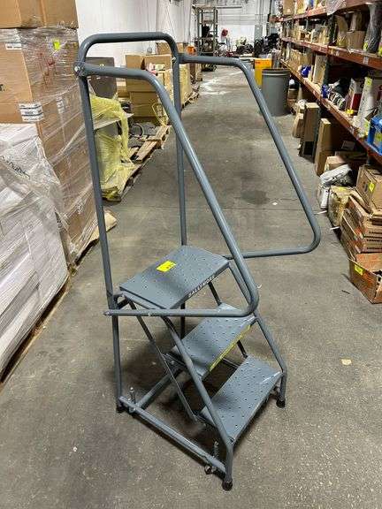 Ballymore 3 Step Narrow Aisle Ladder With Guard Rails - Metzger ...