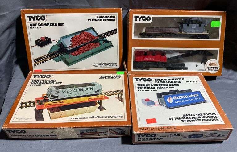 Tyco Trains inc. Ore Dump Car Set, Hopper Car Unloading, Operating ...