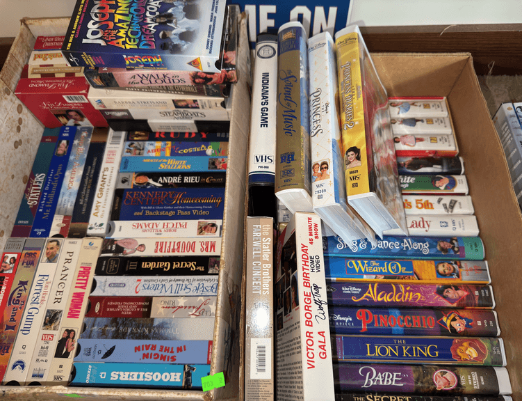 VHS movies inc. Pinocchio, Aladdin, Lion King - Metzger Property ...