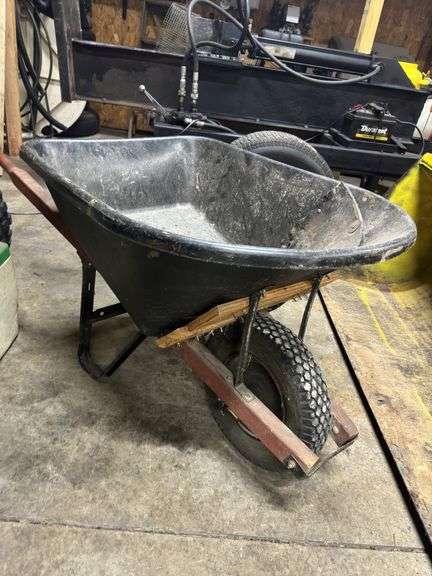 True Temper Wheel barrow 6 cu. ft. capacity has damage - Metzger ...