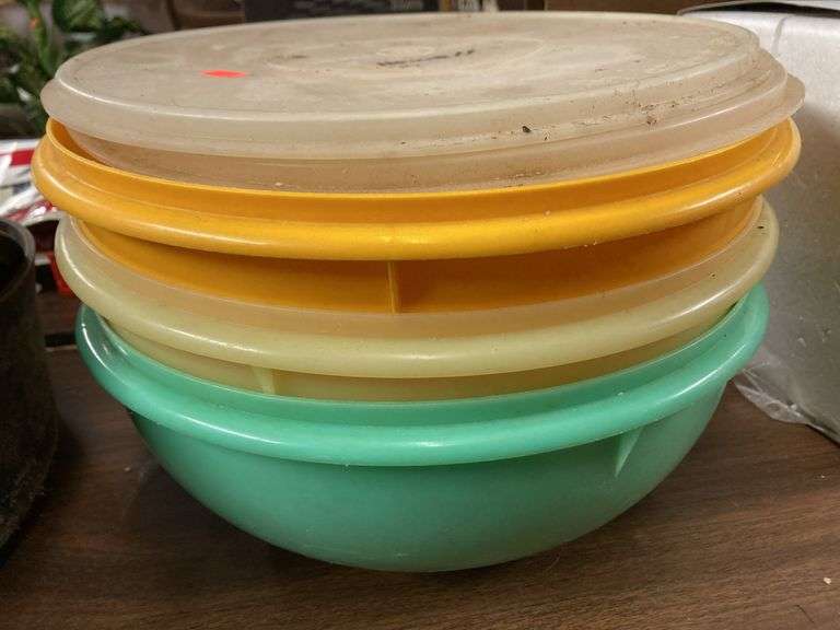 3 Round Tupperware Bowl Assortment w/ 1 lid 12" - Metzger Property ...