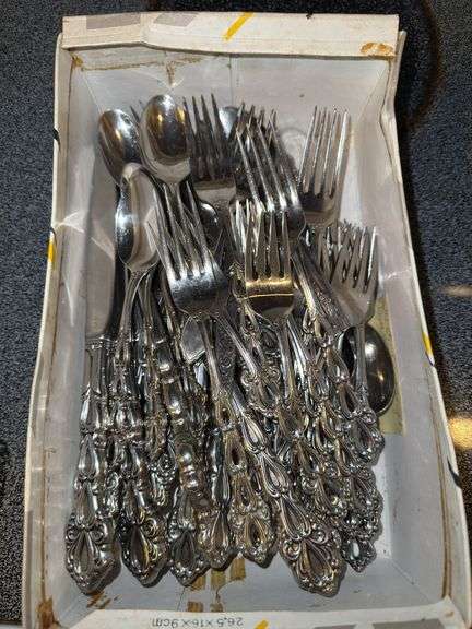 Oneida flatware assortment - Metzger Property Services, LLC