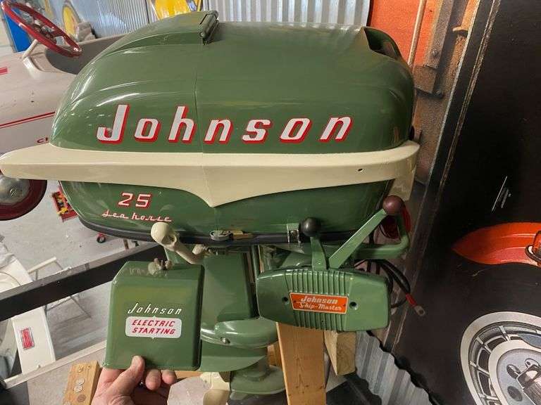 Johnson "Ship-Master" 25 Sea Horse Boat Motor with Electric Start and ...