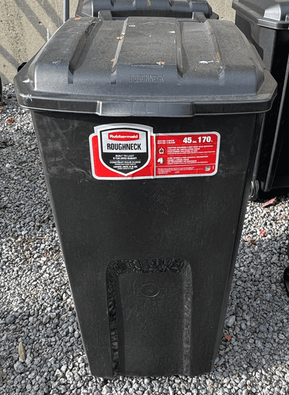 Rubbermaid Roughneck Lidded 45Gallon Trash Can - Metzger Property ...