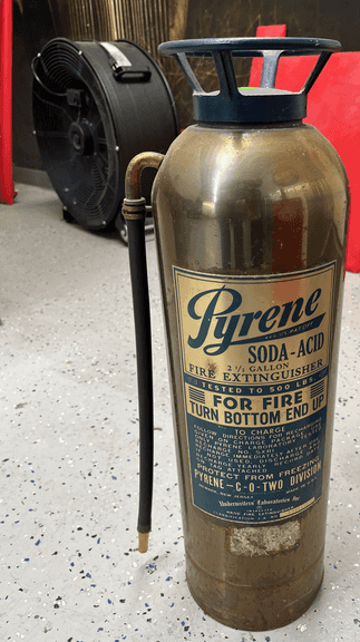 Pyrene Soda-Acid Extinguisher By Underwriters' Laboratories Inc., 2.5 ...