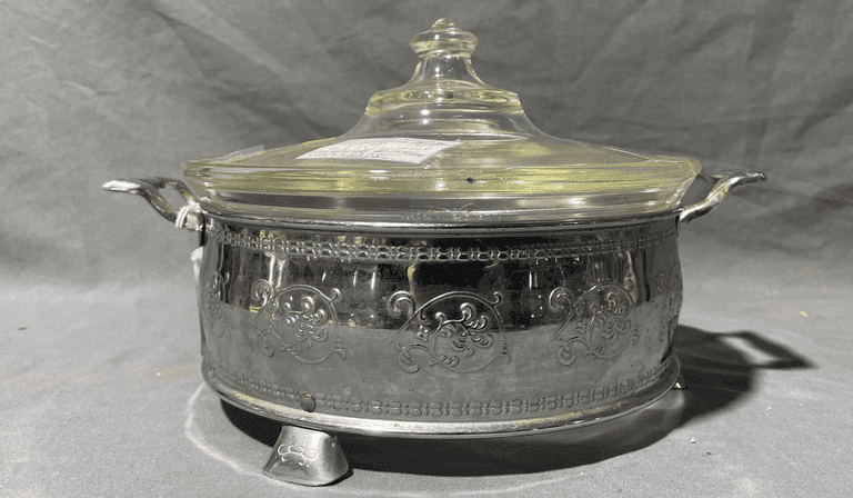 Pyrex Round Glass Casserole Dish in Metal Holder - Metzger Property ...