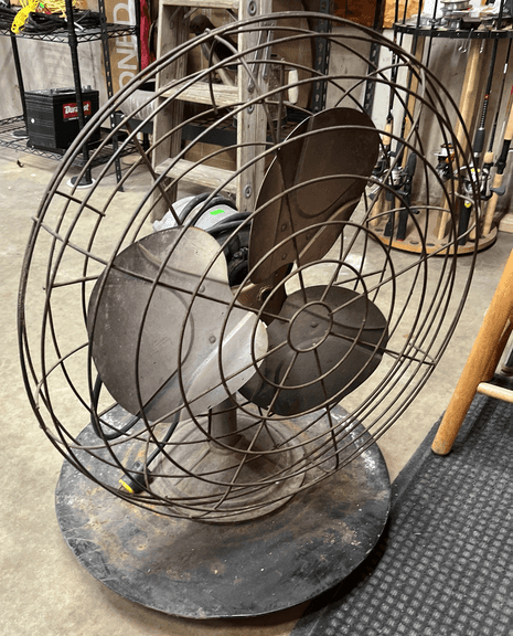Shop fan 22in with round metal cart - Metzger Property Services, LLC