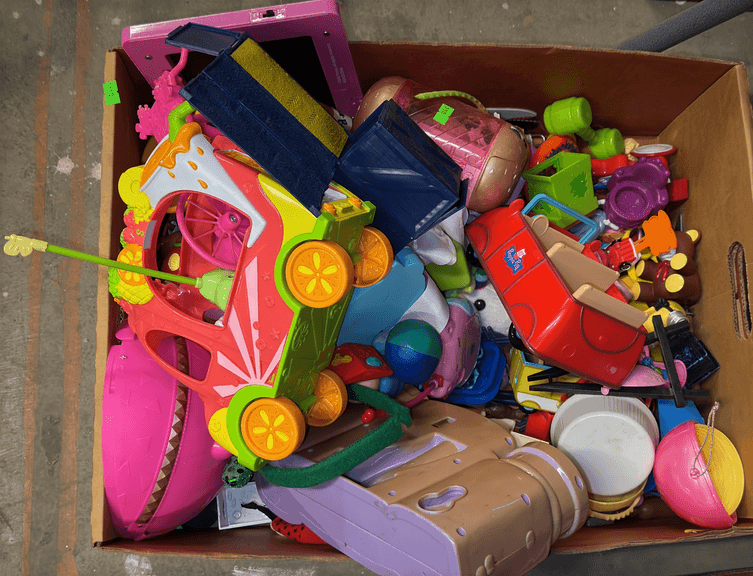 Toy assortment (Shopkins, Peppa Pig Vehicle, LOL Surprise) - Metzger ...
