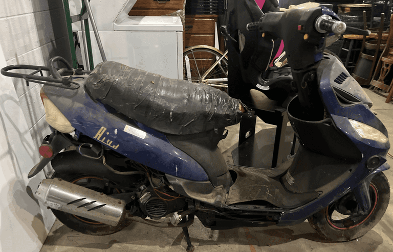 Aiva YY50QT-6 Scooter, 2496 Miles (No Title, Needs Repair) - Metzger ...