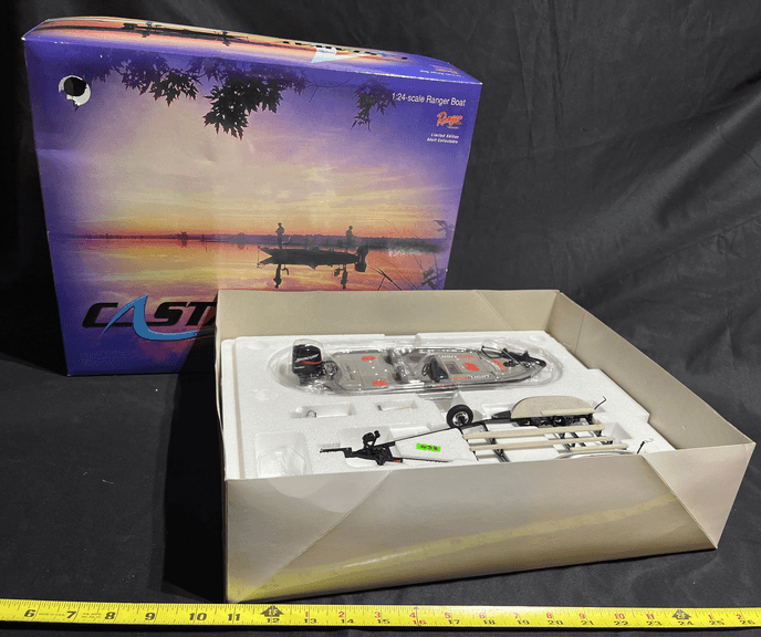 Castaway Coors light Ranger Boat Sterling Marlin die cast replica 1/24 ...
