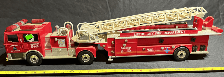 Metro city fire dept Funrise firetruck - plastic, battery operated ...