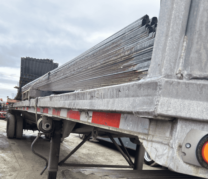 1979 Raven TL SE 48' Trailer, does not include Bin pieces on top, Has ...