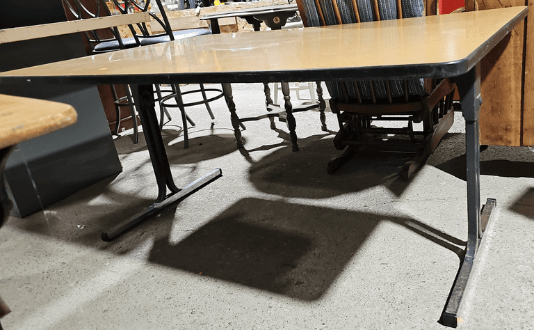 Table 57"x38" - Metzger Property Services, LLC