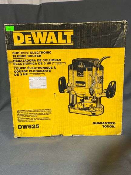 Dewalt 3HP electronic plunge router - Metzger Property Services, LLC