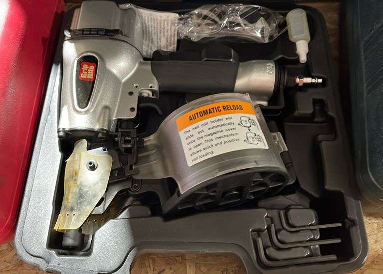 Grip Rite Coil Siding Nailer Model #GRTCS250 in Gril Rite case ...