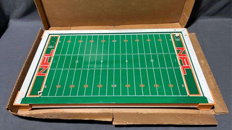 Tudor Metal Model No 510 Electric NFL Football Field 26” - Metzger ...