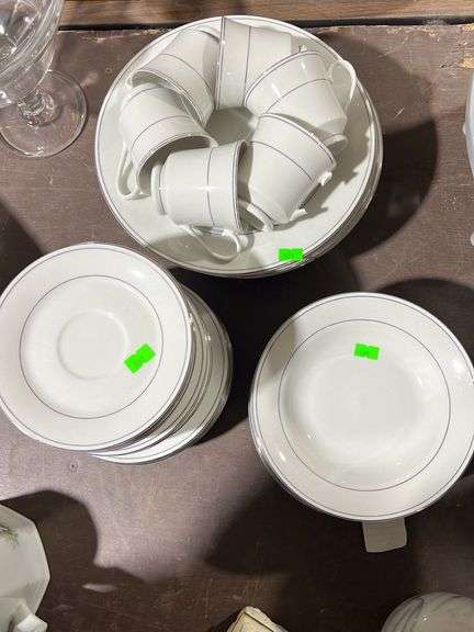 Simplicity Fine China Dinnerware Set (Broken Handle on One of the Cups ...