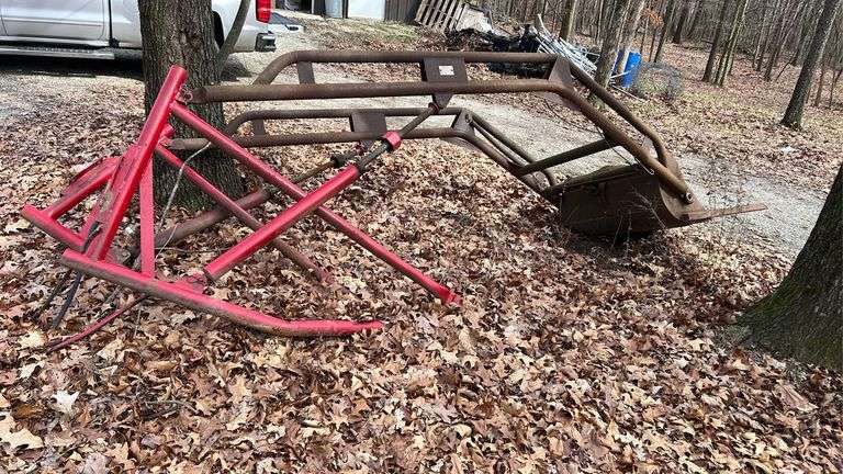 Freeman M652 Loader bucket frame and cylinders - Metzger Property ...