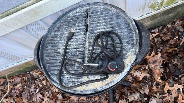 George Foreman electric pedestal Grill - Metzger Property Services, LLC