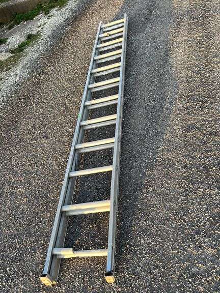 Aluminum Extrnsion Ladder 24’, bottom rung Has Damage - Metzger ...