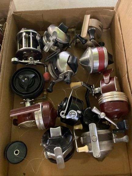 Fishing reel assortment inc. Shakespeare WonderCast, Zebco Stimmer ...