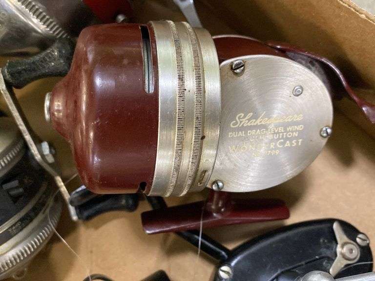 Fishing reel assortment inc. Shakespeare WonderCast, Zebco Stimmer ...