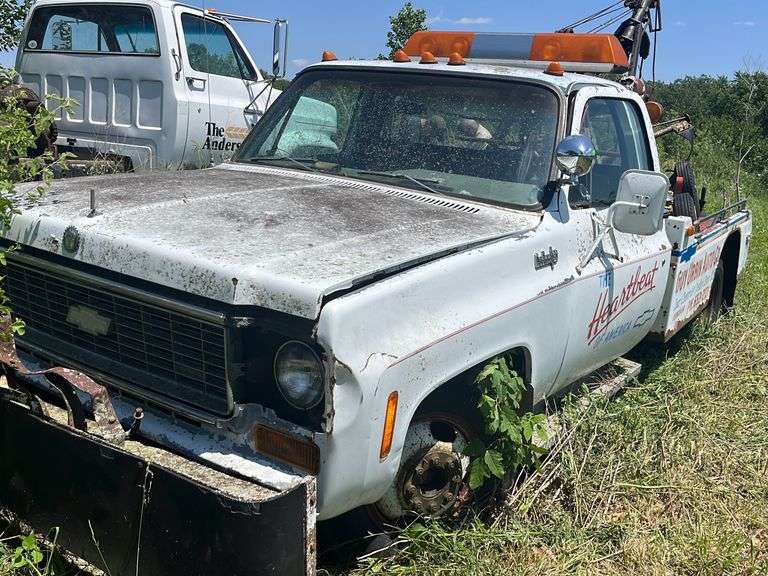 Chevy custom 30 tow truck with Holmes wrecker - Metzger Property ...
