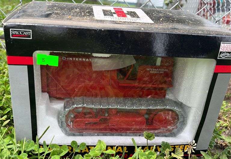 IH T-14 gas crawler, 1/16 scale - PICK UP AT SECONDARY LOCATION ...