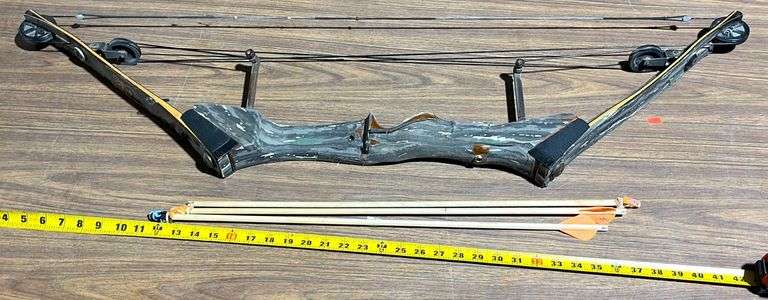 Compund bow with Browning decal and wood practice arrows - Metzger ...
