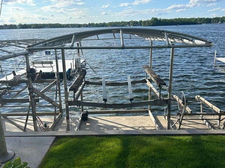 Shore Station Lift, has cover, 12v, power lift - Metzger Property ...