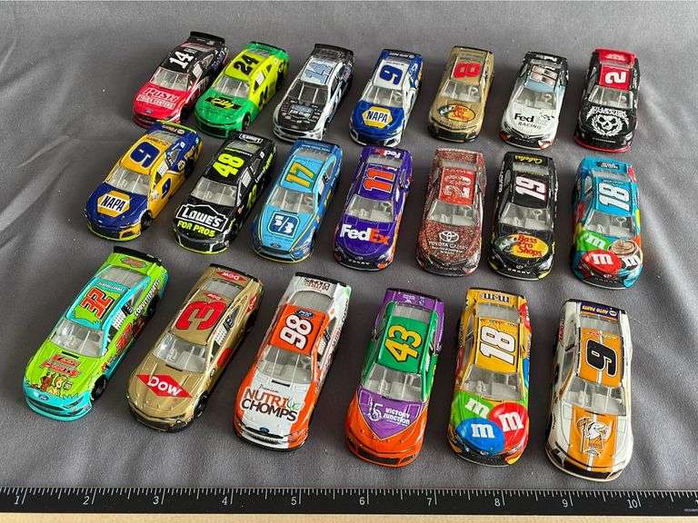 19 - Miniature Lionel Race Cars and 1 Fan Club Race Car - Metzger ...