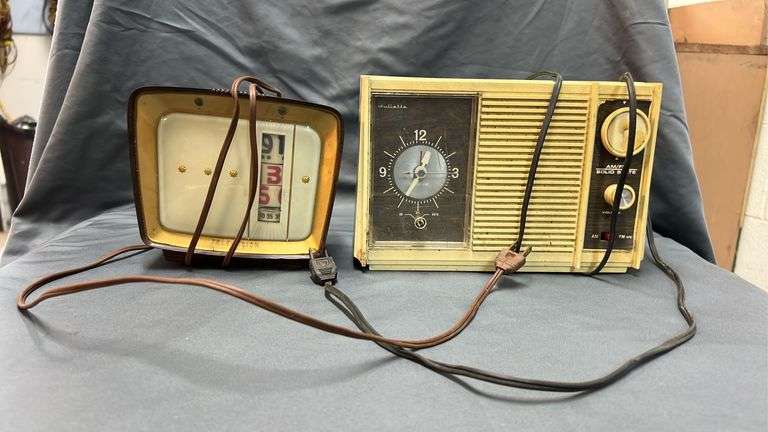 Electric Tele•Vision Model 715 - 6.25” & Juliette Solid State AM/FM ...