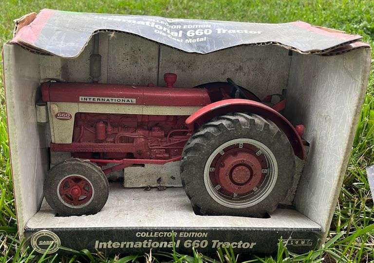 Collector Edition IH 660 Tractor, 1/16 scale - PICK UP AT SECONDARY ...