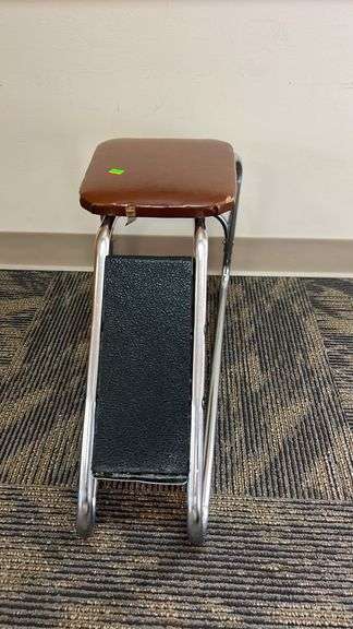 Shoe Store Fitting Stool 9.75”x13.5”x25” Color: Camel (has tears on ...