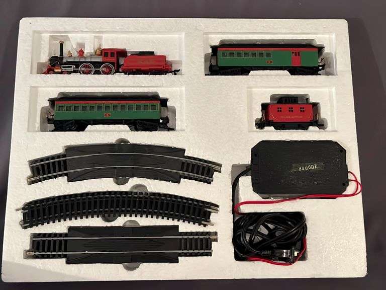 Heritage Village Collection electric HO scale Village Express train in ...